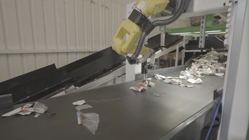 Recorra invests in AI-powered robotic sorting arm - The Cleanzine