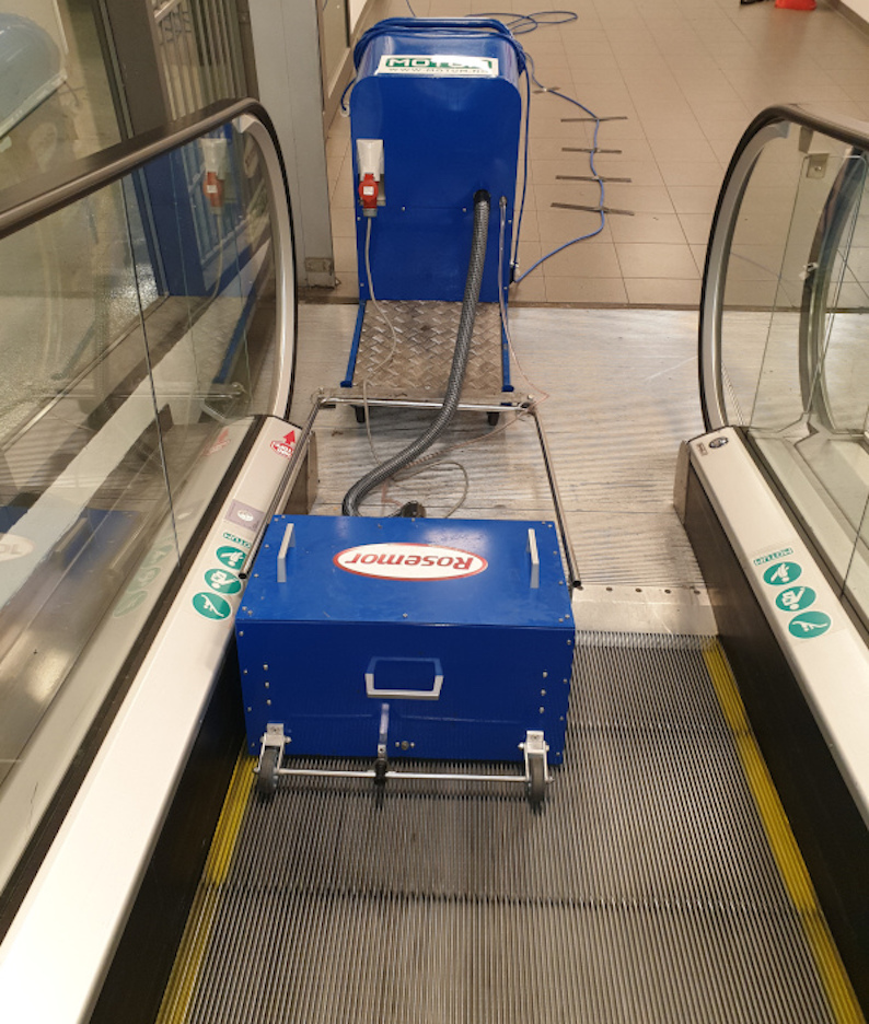 David Johnston MP enjoys quick lesson on escalator & travelator ...